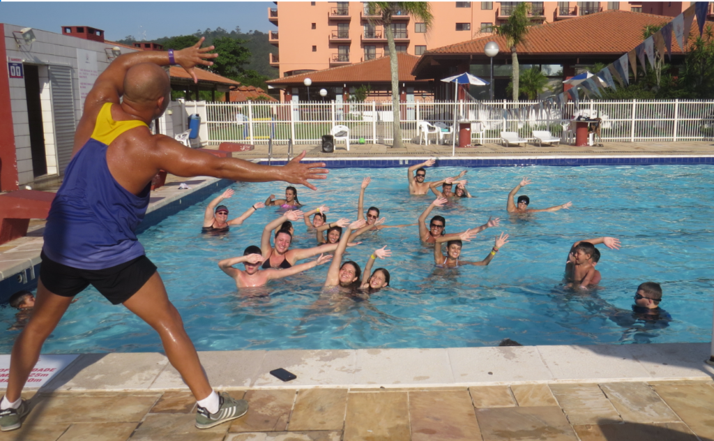 Venha se divertir nas aulas de hidro dança na sede - APCEF/SC